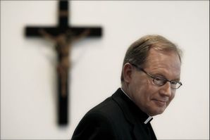 Paus Zal Eijks Vertrek Nooit Eisen, BN DeStem, December 19, 2011